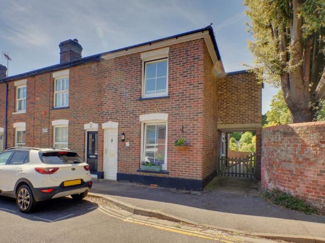 2 bedroom end of terrace house for sale