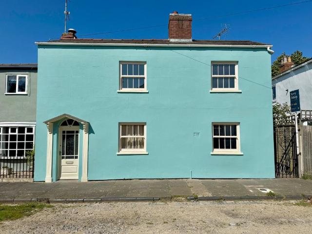 2 bedroom end of terrace house for sale