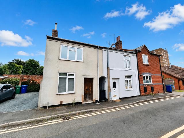 2 bedroom end of terrace house for sale