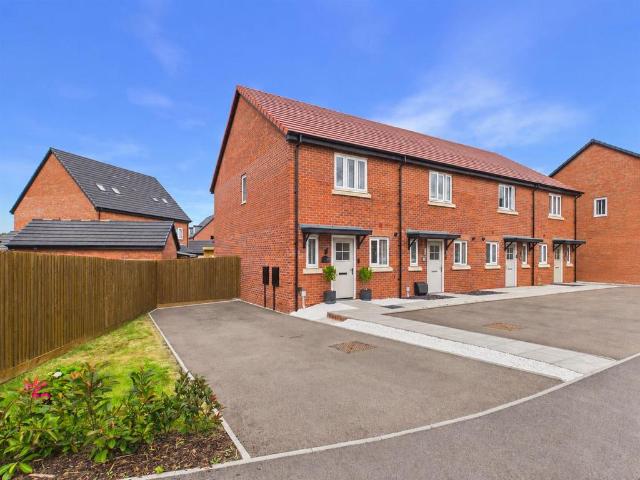 2 bedroom end of terrace house for sale