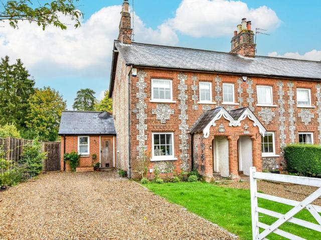 2 bedroom end of terrace house for sale