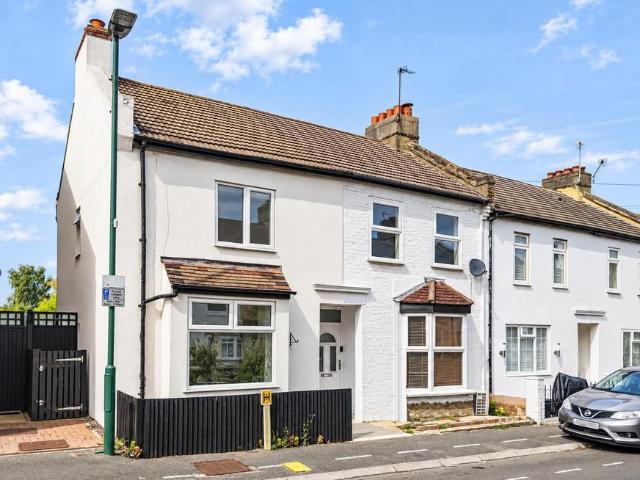 2 bedroom end of terrace house for sale