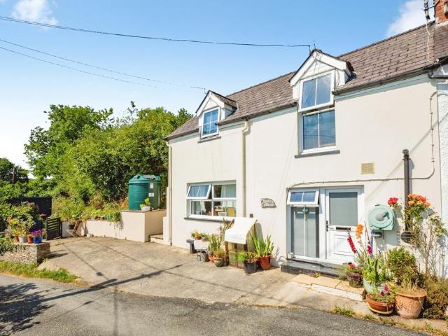 2 bedroom end of terrace house for sale