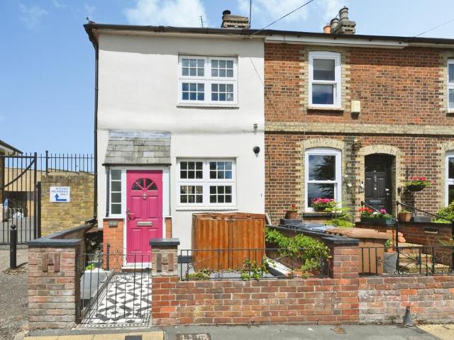 2 bedroom end of terrace house for sale