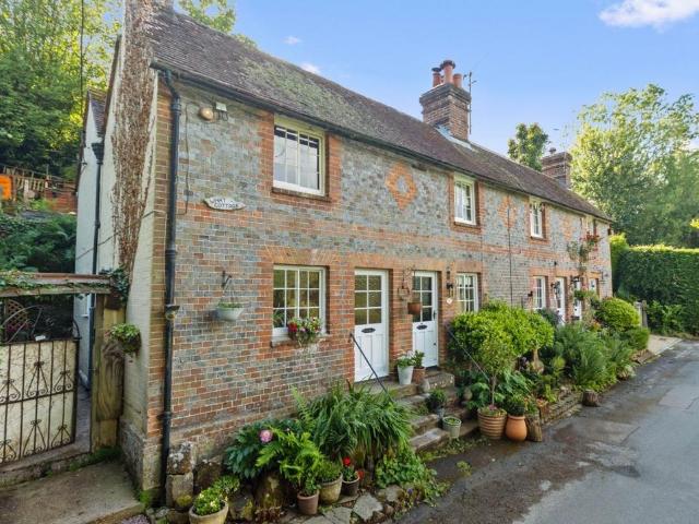 2 bedroom end of terrace house for sale