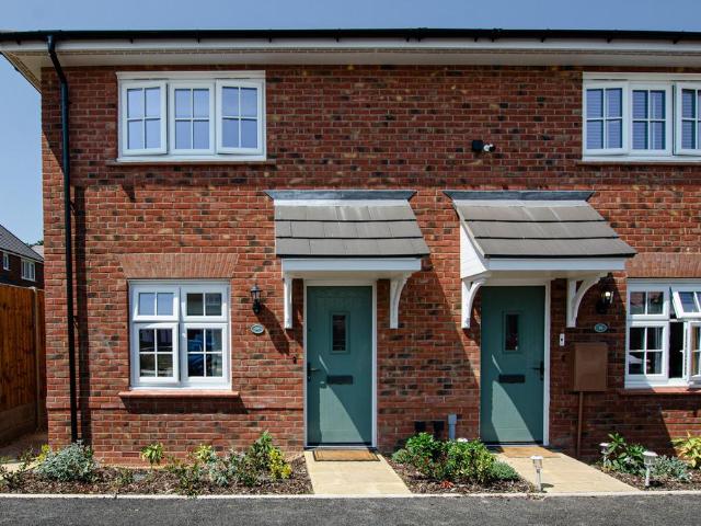 2 bedroom end of terrace house for sale