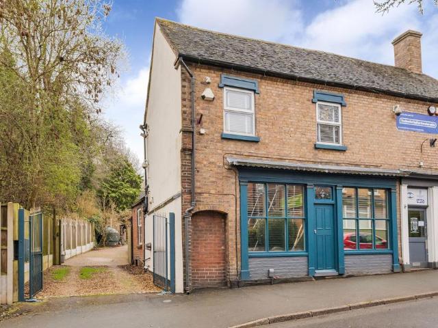 4 bedroom end of terrace house for sale