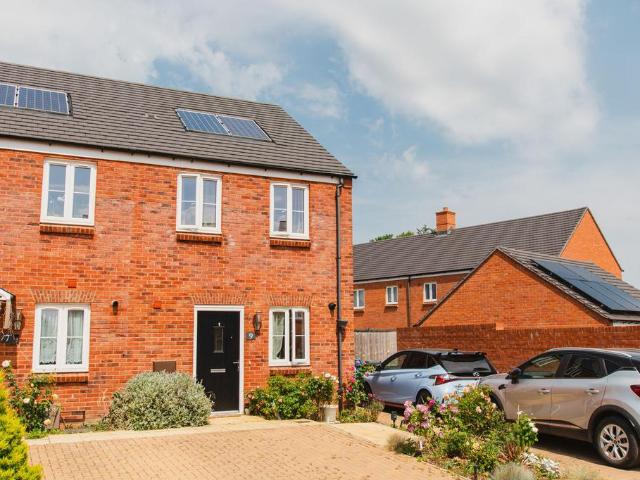 2 bedroom end of terrace house for sale