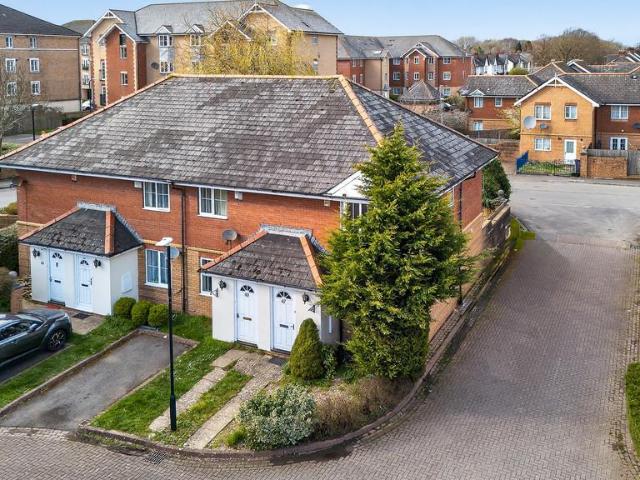2 bedroom end of terrace house for sale