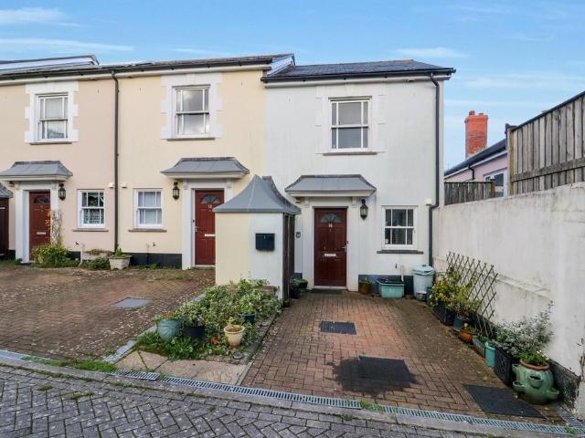 2 bedroom end of terrace house for sale