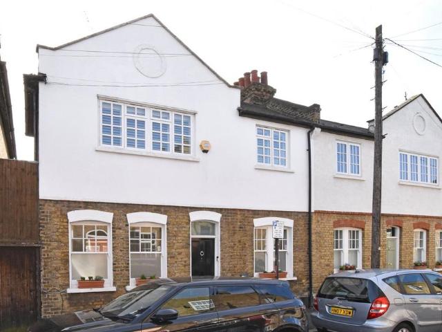 2 bedroom end of terrace house for sale