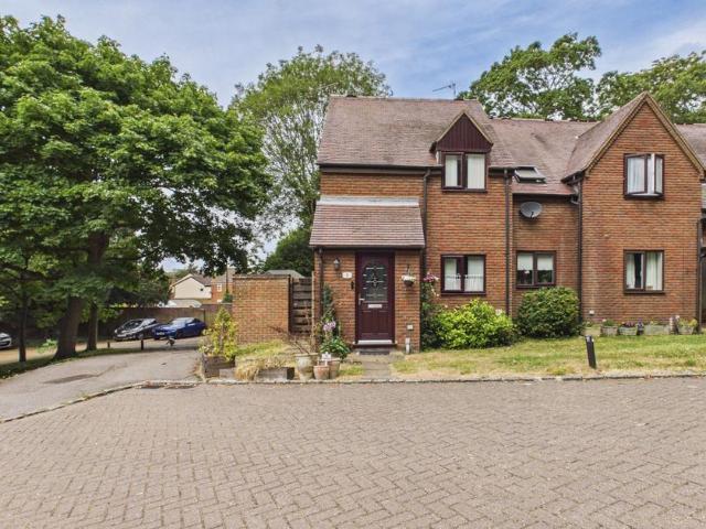2 bedroom end of terrace house for sale