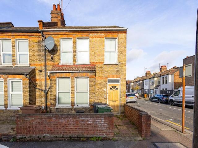 2 bedroom end of terrace house for sale