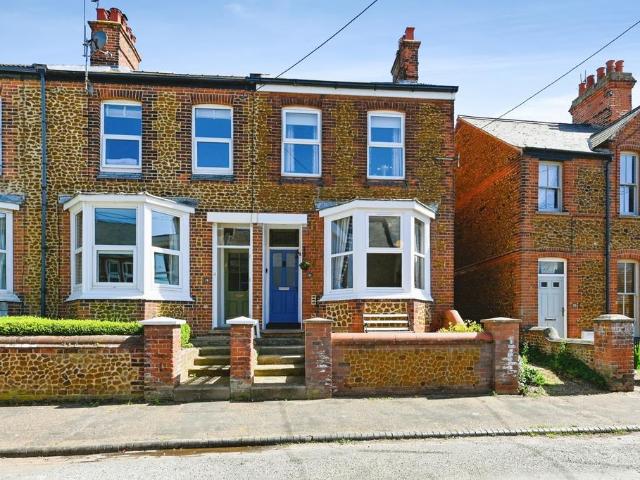 2 bedroom end of terrace house for sale