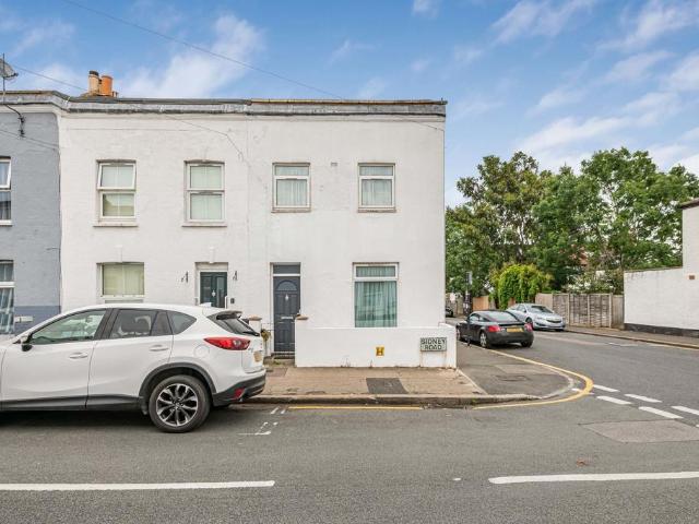 2 bedroom end of terrace house for sale
