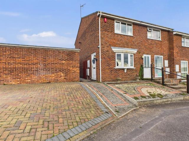 2 bedroom end of terrace house for sale