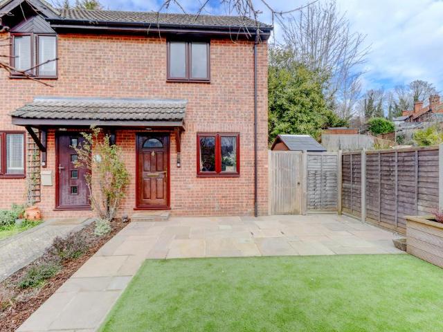 2 bedroom end of terrace house for sale