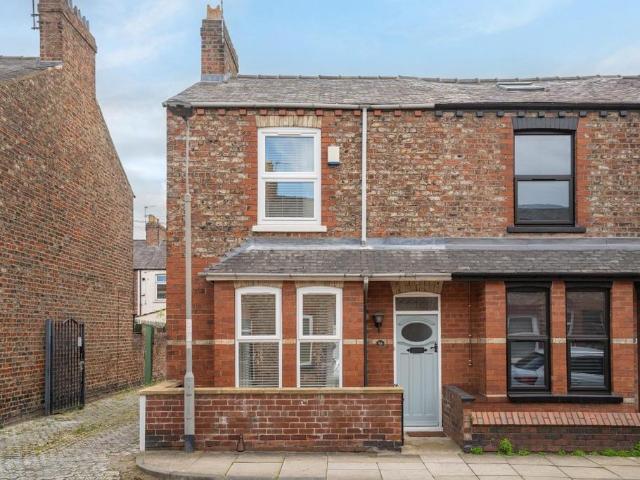 2 bedroom end of terrace house for sale