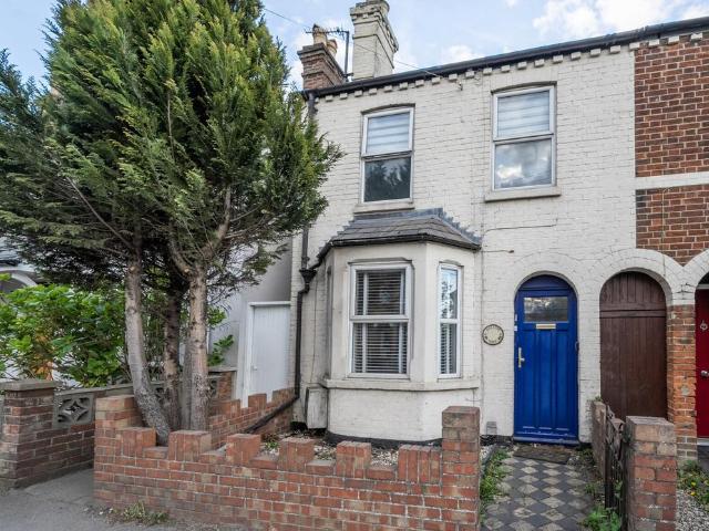 2 bedroom end of terrace house for sale