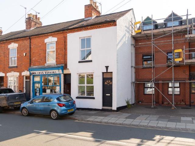 2 bedroom end of terrace house for sale
