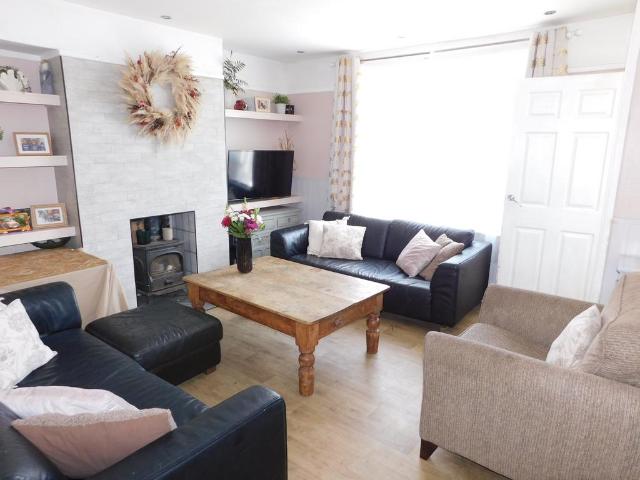 2 bedroom end of terrace house for sale