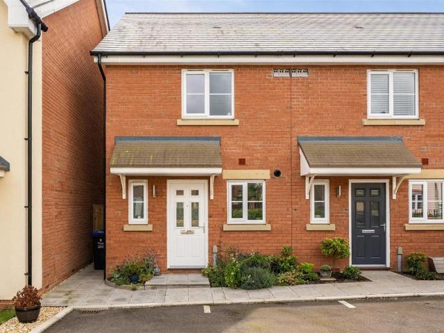 2 bedroom end of terrace house for sale