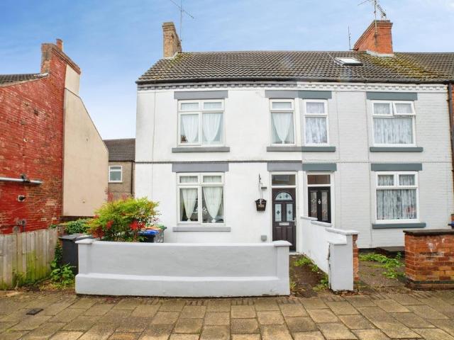 2 bedroom end of terrace house for sale