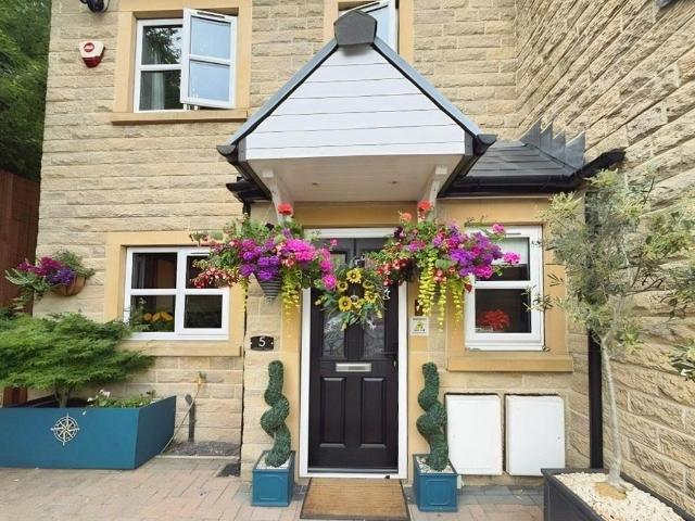 2 bedroom end of terrace house for sale