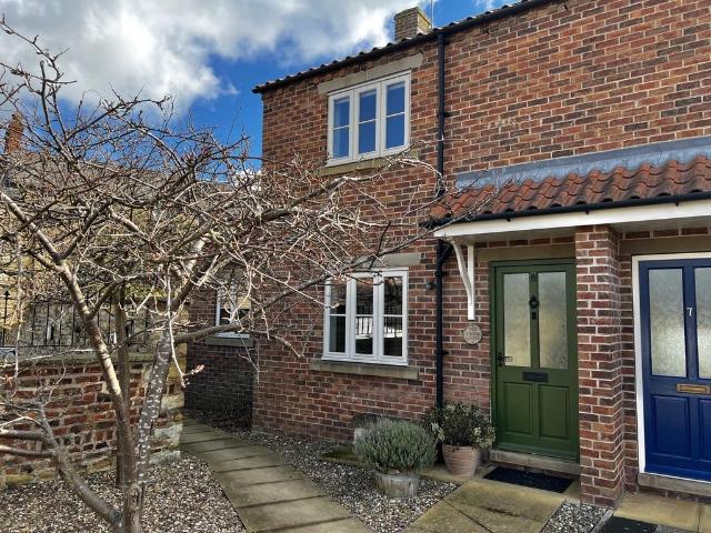 2 bedroom end of terrace house for sale