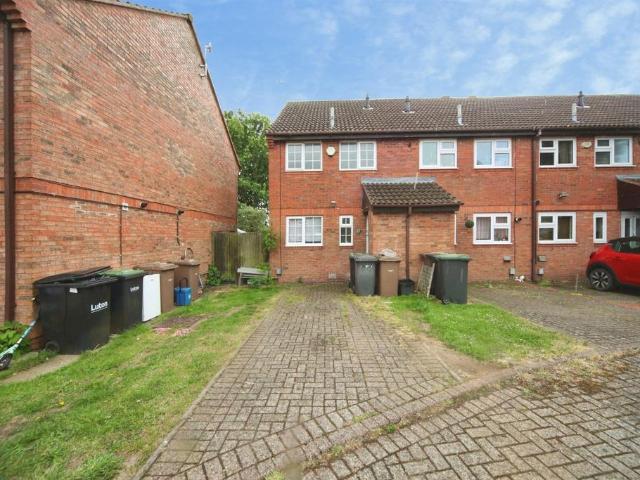 2 bedroom end of terrace house for sale