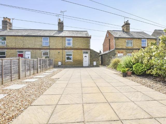 2 bedroom end of terrace house for sale