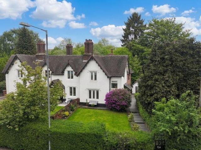 2 bedroom end of terrace house for sale