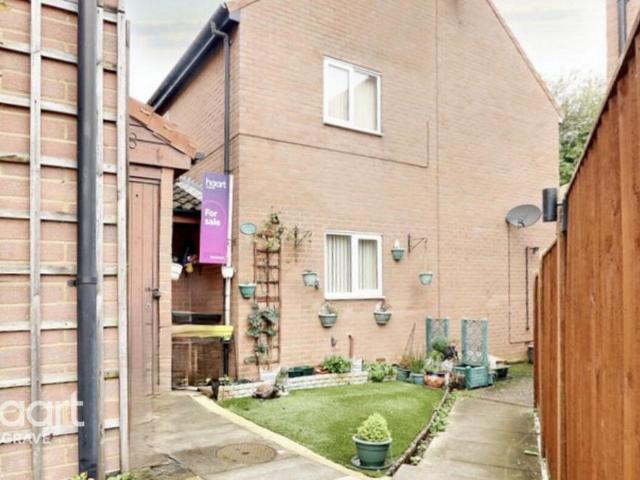 2 bedroom end of terrace house for sale