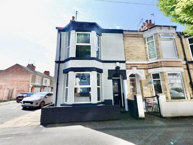 2 bedroom end of terrace house for sale
