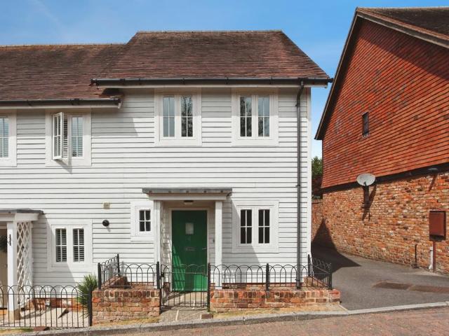 2 bedroom end of terrace house for sale