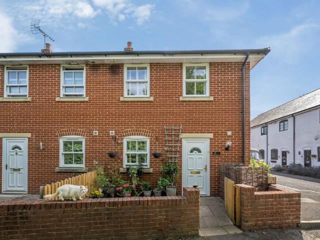 2 bedroom end of terrace house for sale