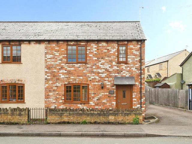 2 bedroom end of terrace house for sale