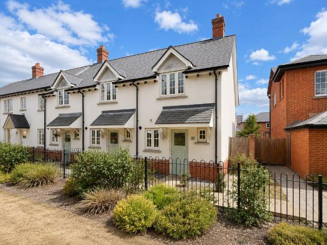 2 bedroom end of terrace house for sale