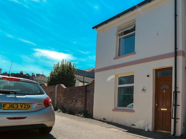 2 bedroom end of terrace house for sale
