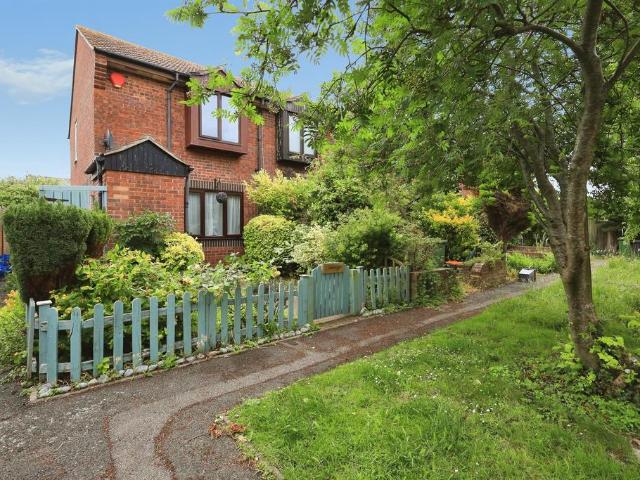 2 bedroom end of terrace house for sale