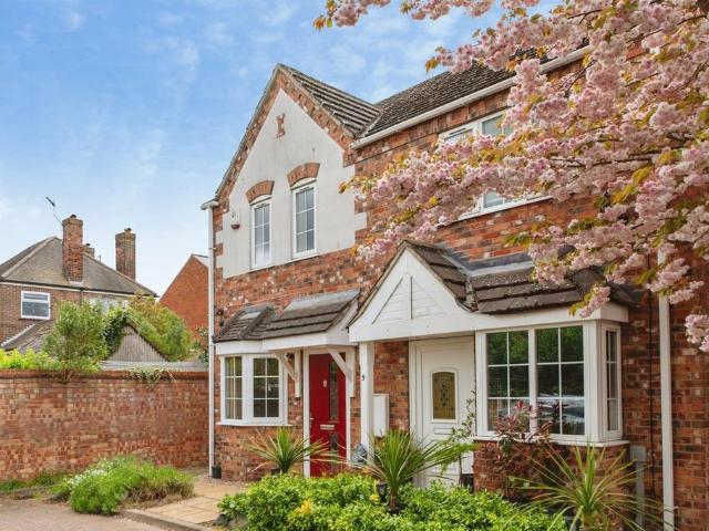 2 bedroom end of terrace house for sale