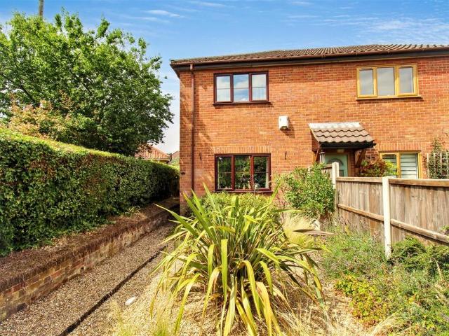 2 bedroom end of terrace house for sale