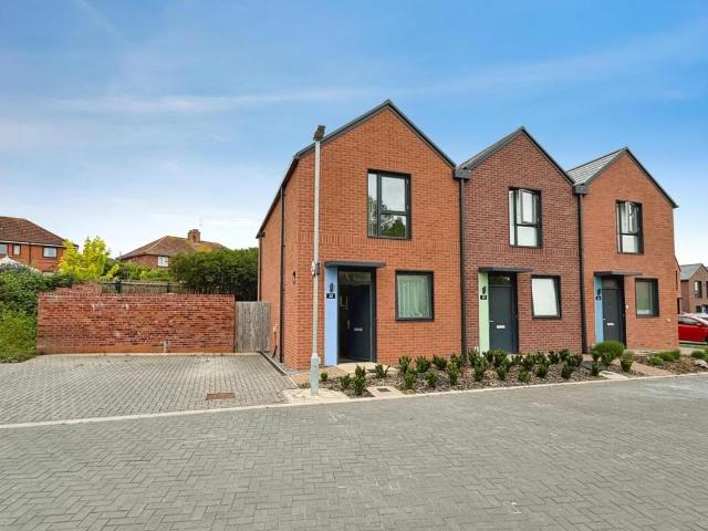 2 bedroom end of terrace house for sale