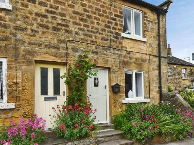 2 bedroom end of terrace house for sale
