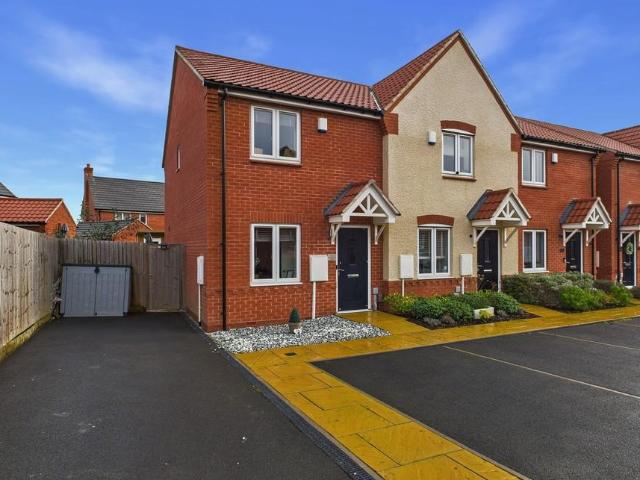 2 bedroom end of terrace house for sale