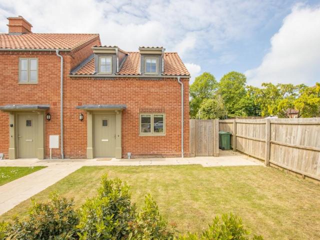 2 bedroom end of terrace house for sale