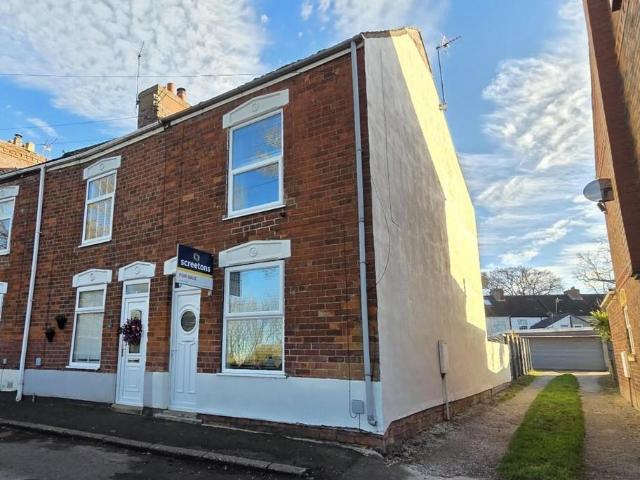 2 bedroom end of terrace house for sale