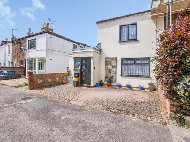 2 bedroom end of terrace house for sale
