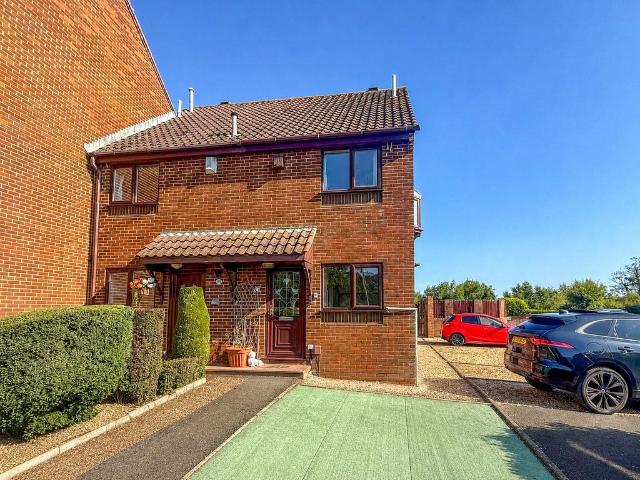 2 bedroom end of terrace house for sale