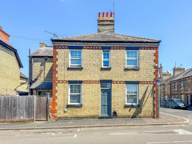 2 bedroom end of terrace house for sale